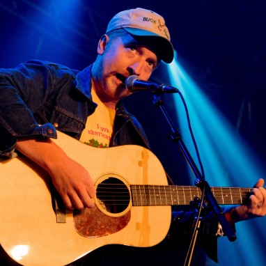 Amerikaanse singer-songwriter Tyler Childers tweemaal in Paradiso in ...
