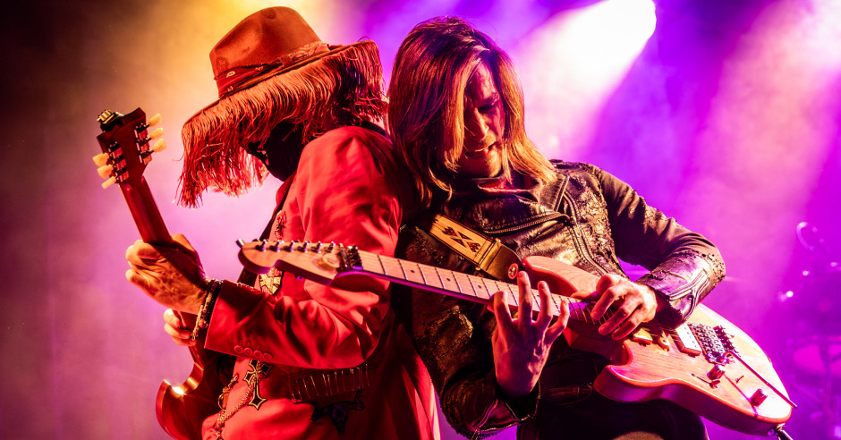 Anonieme singer-songwriter Red Leather brengt zijn 'TAHOE WORLD TOUR ...